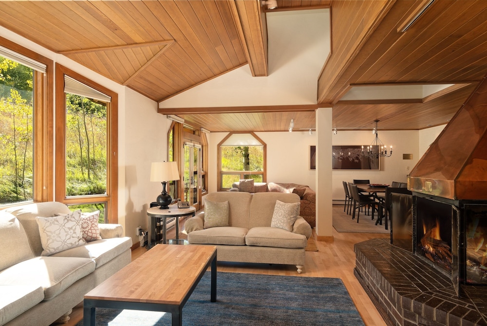 Townhome With Ski-in Access Near Pool And Spa By The Woodrun V Townhouses By Redawning - Basalt, CO