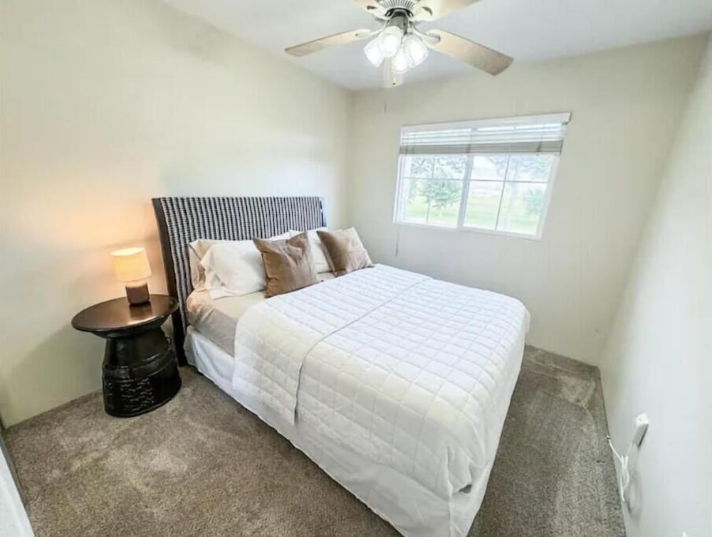 Pet Friendly Townhome--fully Fenced Private Yard - Kapolei, HI
