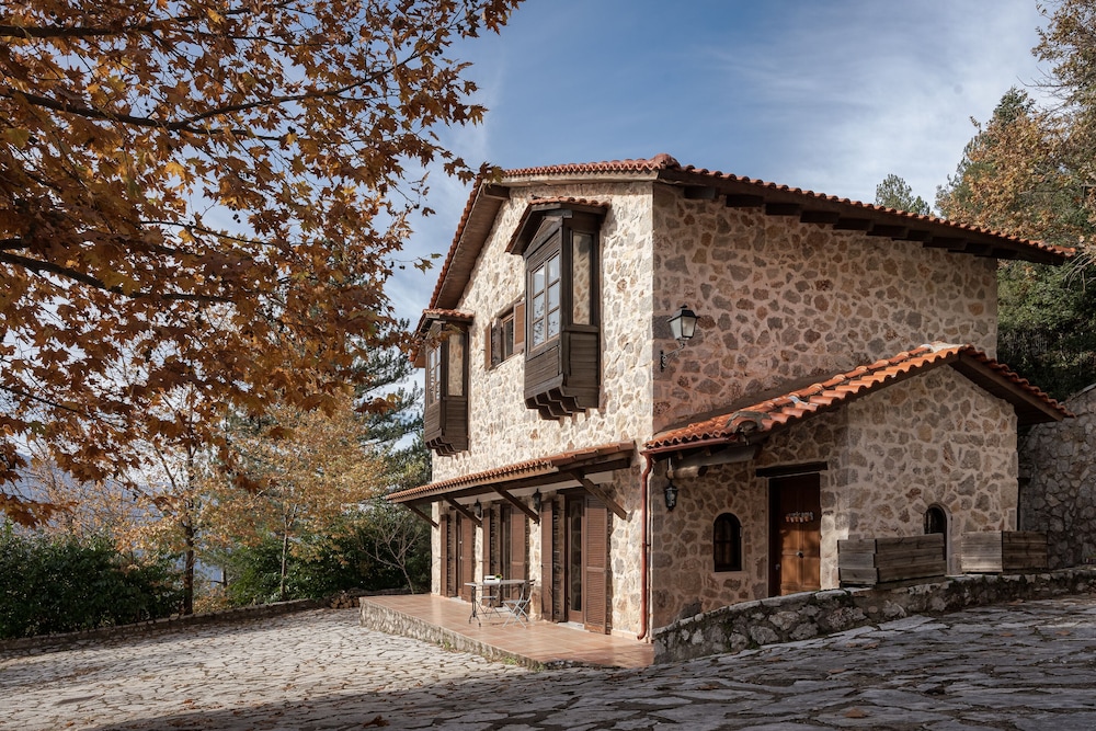 Parnassus Woodstone Chalet - Greece