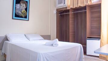 Quarto Standard | Roupa hipoalergénica, minibar, secretária, Wi-fi grátis