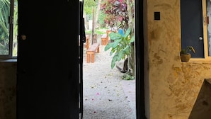 Um chuveiro fixo, toalhas fornecidas 