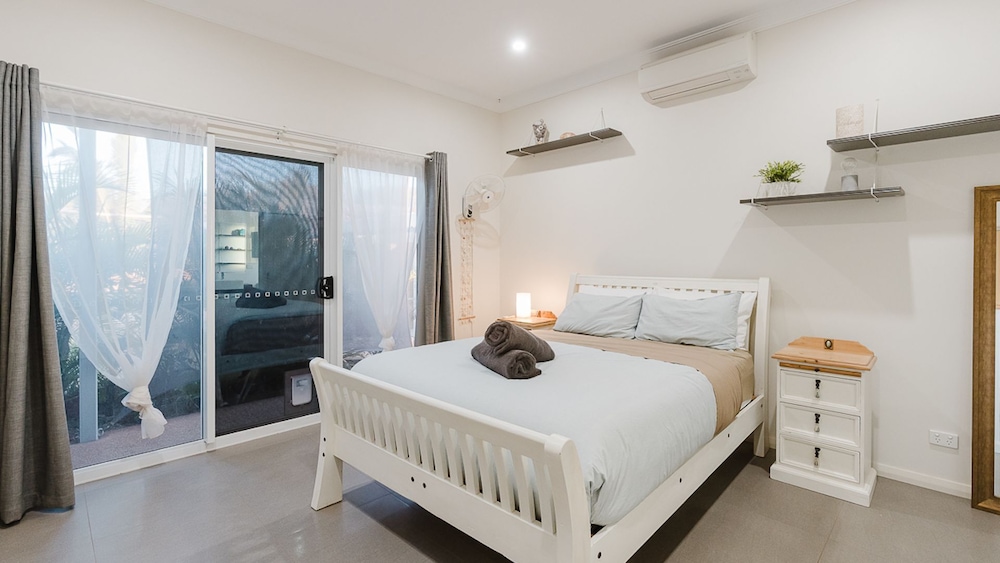 Humpback Is Just Perfect For Two Families Or A Group Of Friends Who Like Their Own Space. - Exmouth