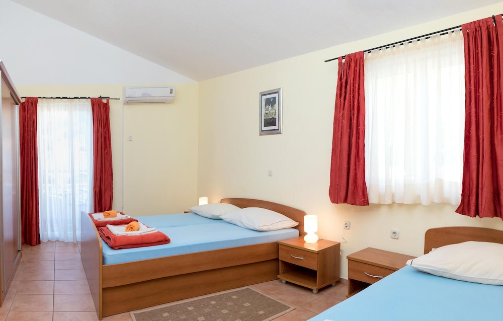 Cozy Apartment In Baska Voda With Wifi - Baška Voda
