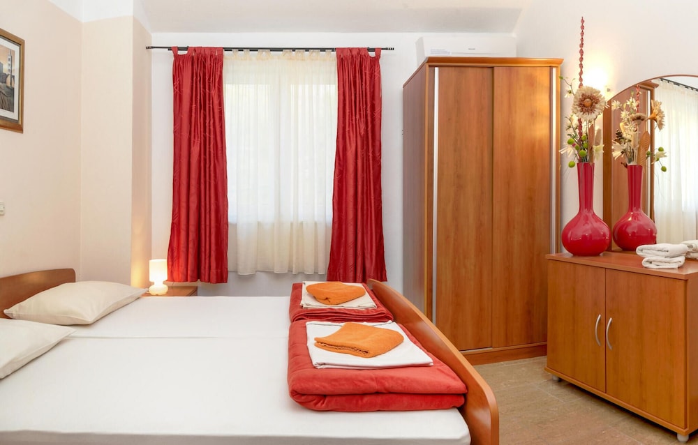 Awesome Apartment In Baska Voda - Baška Voda