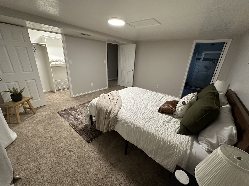 Updated, Cozy Private Basement Suite - 25 Min To Skiing - Sandy, UT