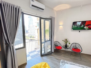 Suite-Estúdio Lua de Mel, 1 cama king-size, Vista para a cidade (6even2) | Vista para a rua