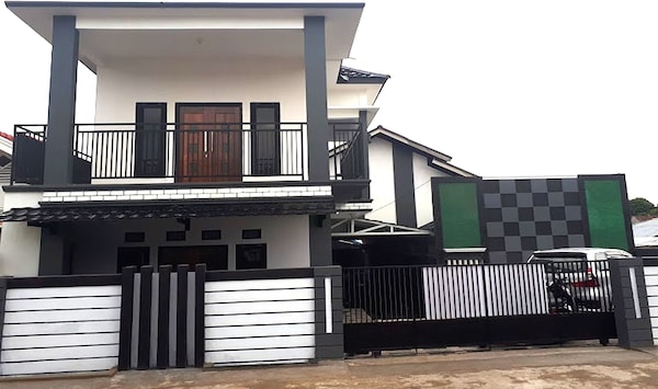 Pondokan Guest House Rinjani Syariah - South Sumatra