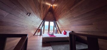 Quarto família | Escrivaninha, Wi-Fi de cortesia, roupa de cama