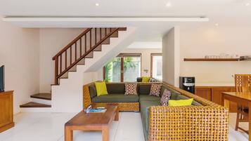 Villa | Sala de estar | Televisor de ecrã plano de 24 polegadas com canais por cabo