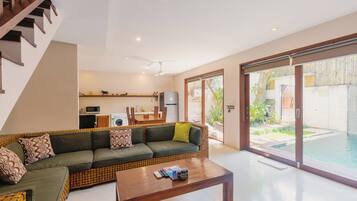 Villa | Sala de estar | Televisor de ecrã plano de 24 polegadas com canais por cabo