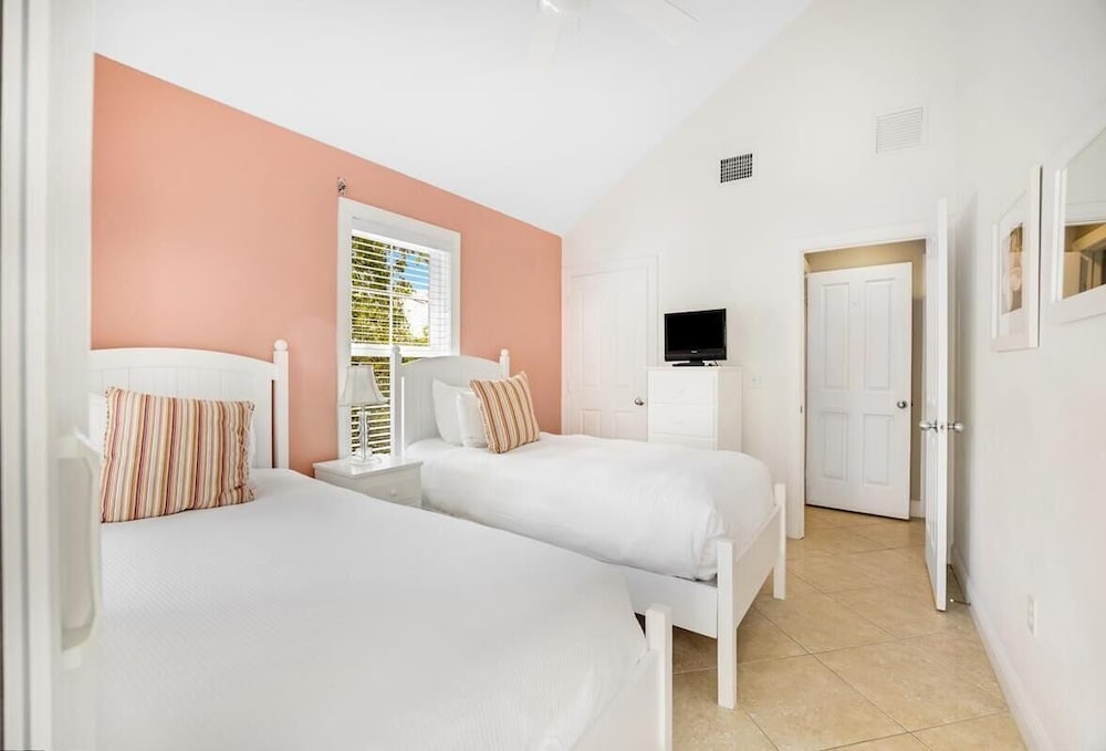 Indigo Reef Resort Waterfront Villa 26 With Boat Dockage, Pool, And Sunset-view - Marathon, FL