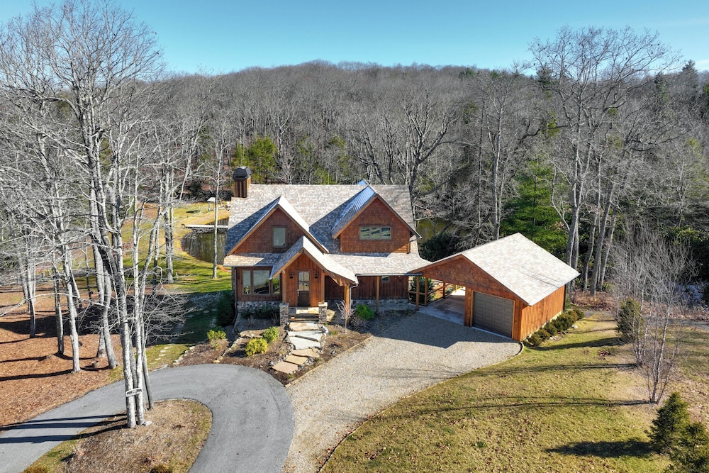 Spacious Glenville Home W/ Fire Pit + Lake Access - Cashiers, NC
