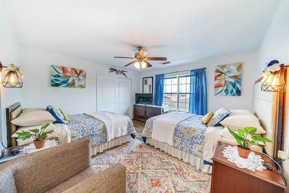 San Antonio House W/ Pool ~ 9 Mi To Lackland Afb! - San Antonio, TX