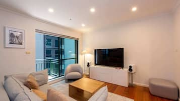 Apartamento Básico | Sala de estar | Televisor