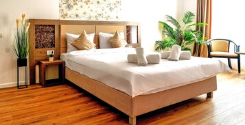 Quarto casal standard, 1 cama Queen | Individualmente decorados, quartos à prova de som, Wi-Fi de cortesia