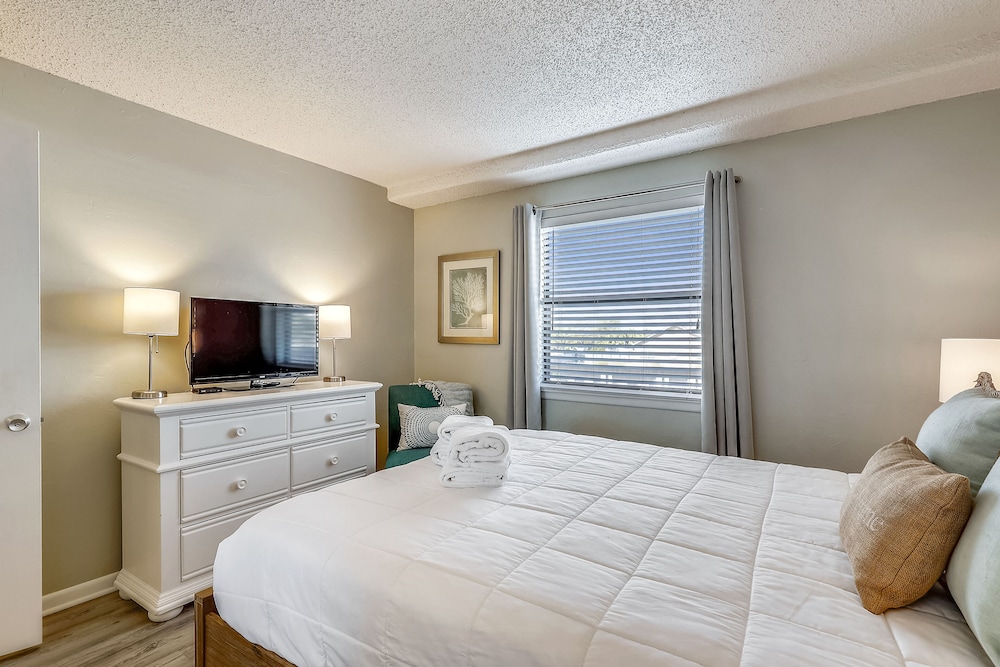 Venus 206 is a 1 BR on Okaloosa Island steps from the pool and easy ...