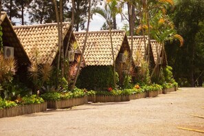 Fachada do alojamento (tarde/noite)