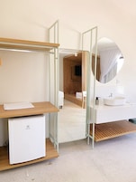 Quarto premium | 1 quarto, individualmente decorados, escrivaninha, Wi-Fi de cortesia