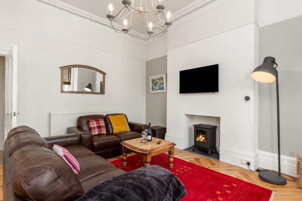 Spinnaker - Close To Town Sea Views - Tenby