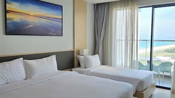 Quarto Triplo Deluxe | 1 quarto, roupa de alta qualidade, minibar, secretária