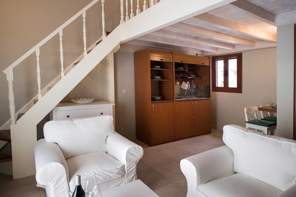 Nv Seafront Studios Av Properties - Lefkada