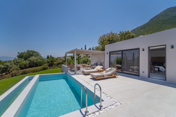 Cavalier Suites Nikiana Lefkada Av Properties - Lefkada