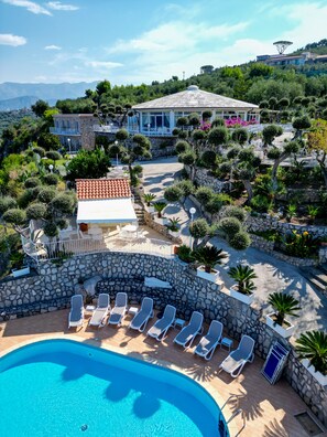 Piscina exterior sazonal