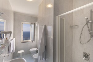 Quarto Deluxe, vista para o mar | Edredões de penas, cortinas/cortinados opacos, quartos insonorizados 