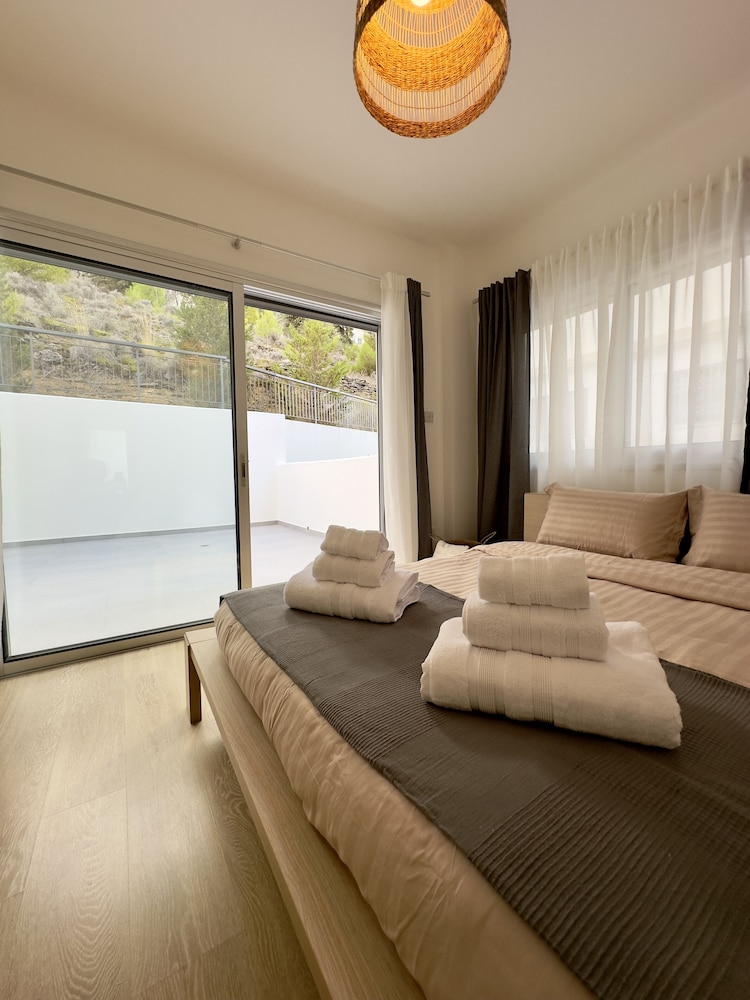 Bienvenue Dans Notre Luxueuse Résidence Privée D'une Chambre Avec Un Patio Spécial - Nicosie