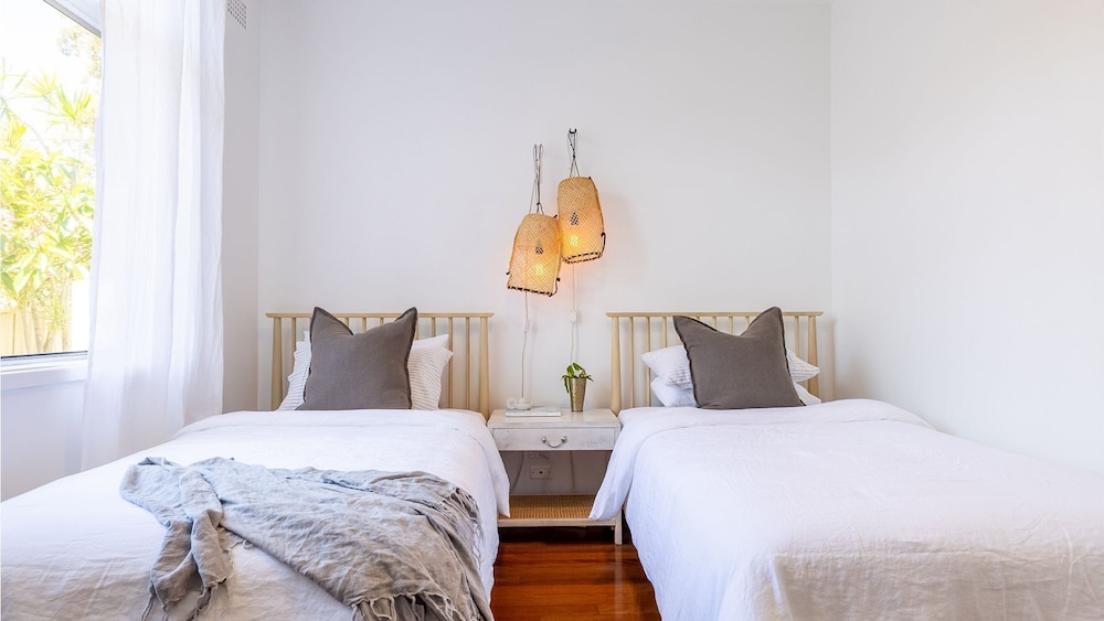 Evoke - Shoal Bay, 2 Leonard Ave , Stylish Holiday House With Air Con, Wi-fi & Boat Parking - Port Stephens