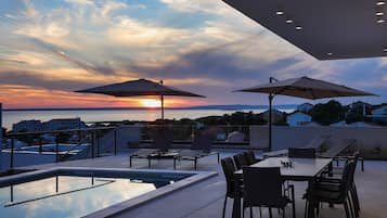 Villa de Luxo, 4 quartos, piscina privativa, vista para o mar | Terraço/pátio interior