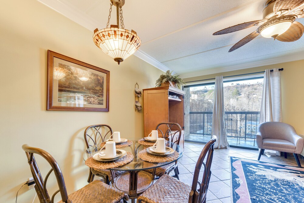Downtown Gatlinburg Condo W/ Community Pool! - Gatlinburg, TN