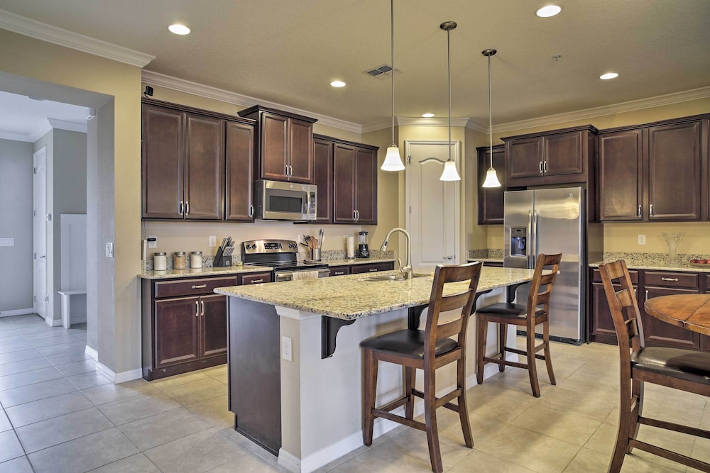 4 Mi To Dtwn: Home W/ Pool Access In Sanford - Sanford, FL