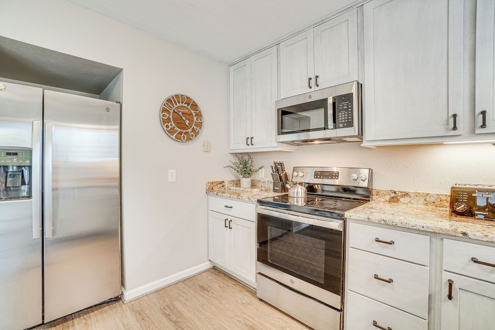 Bright Helen Cottage: Walk To Town! - Helen, GA