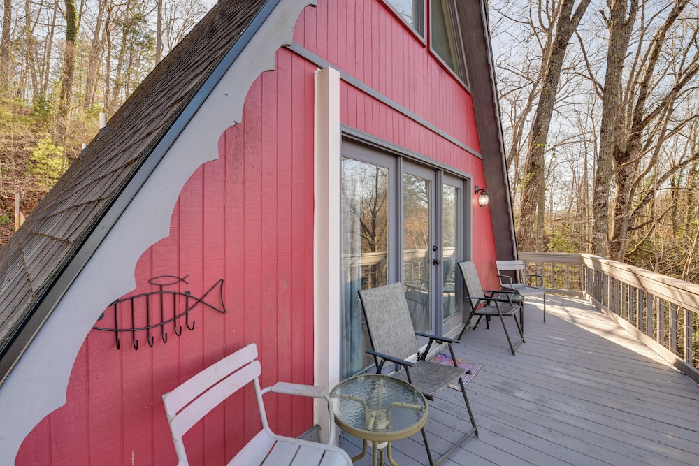 Charming Franklin Cabin With Deck: Stunning Views! - Western Carolina University, Cullowhee