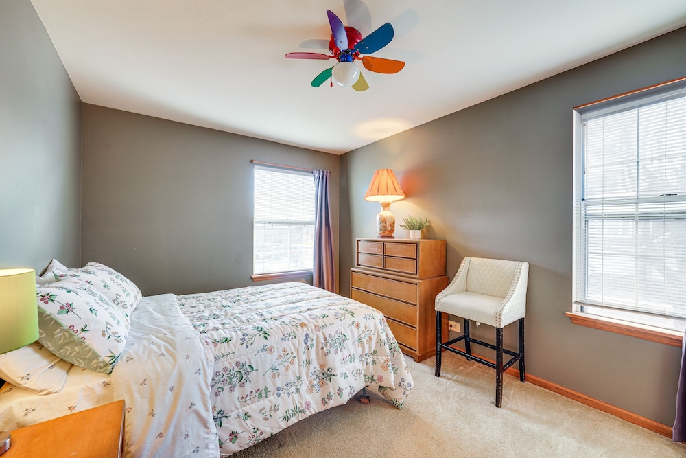 Hanover Park Townhome W/ Grill: 36 Mi To Chicago! - Schaumburg, IL