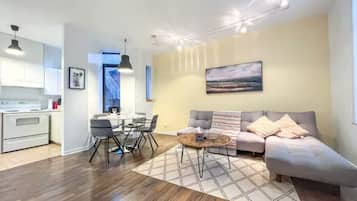 Apartamento Deluxe, 2 quartos | Sala de estar