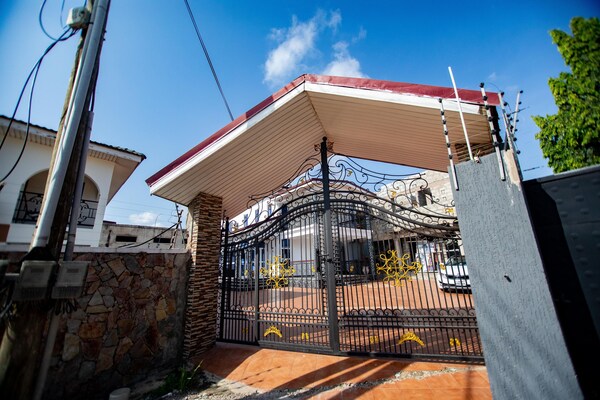 Aduk Guest House - Accra