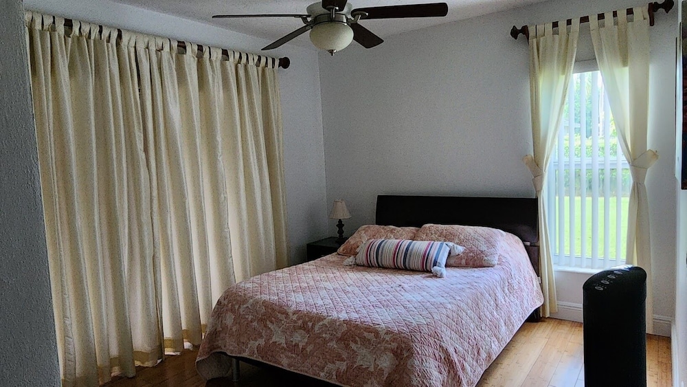 Private Apartment Miami Kendall Near Zoo, The Falls Mall, And Miami Dade College - Kendall, FL