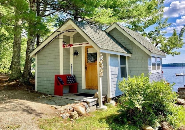 Lakefront Camp Featuring A Small Lodge And 3 Cabins - Sleeps Up To 20 Guests. - Maine