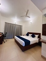 Quarto Elite | Secretária, ferro/tábua de engomar, Wi-fi grátis 