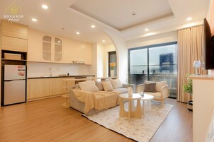 Apartamento Familiar | Roupa de alta qualidade, com mobília individualizada, secretária