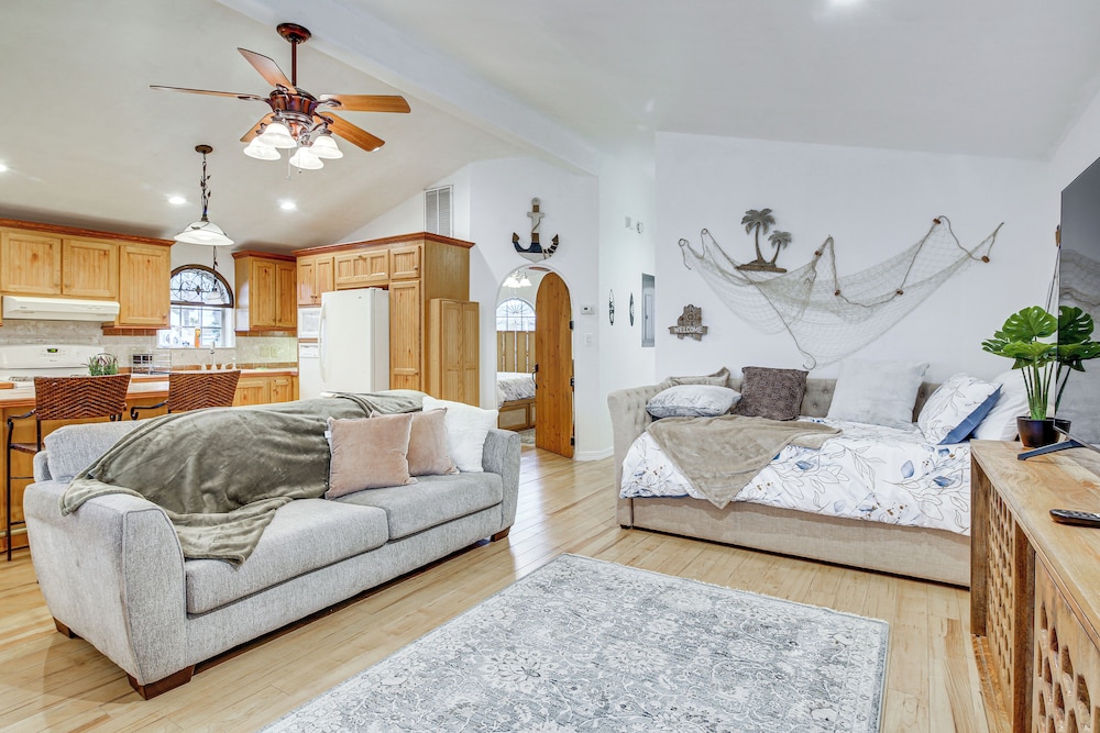 Canalfront Port Isabel Cottage: 5 Mi To Beach! - Port Isabel, TX