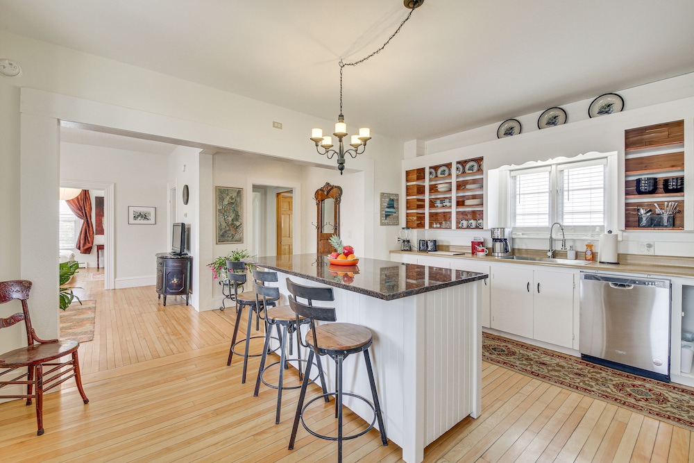 Tasteful Gardiner Triplex Near Downtown Augusta! - Gardiner, ME