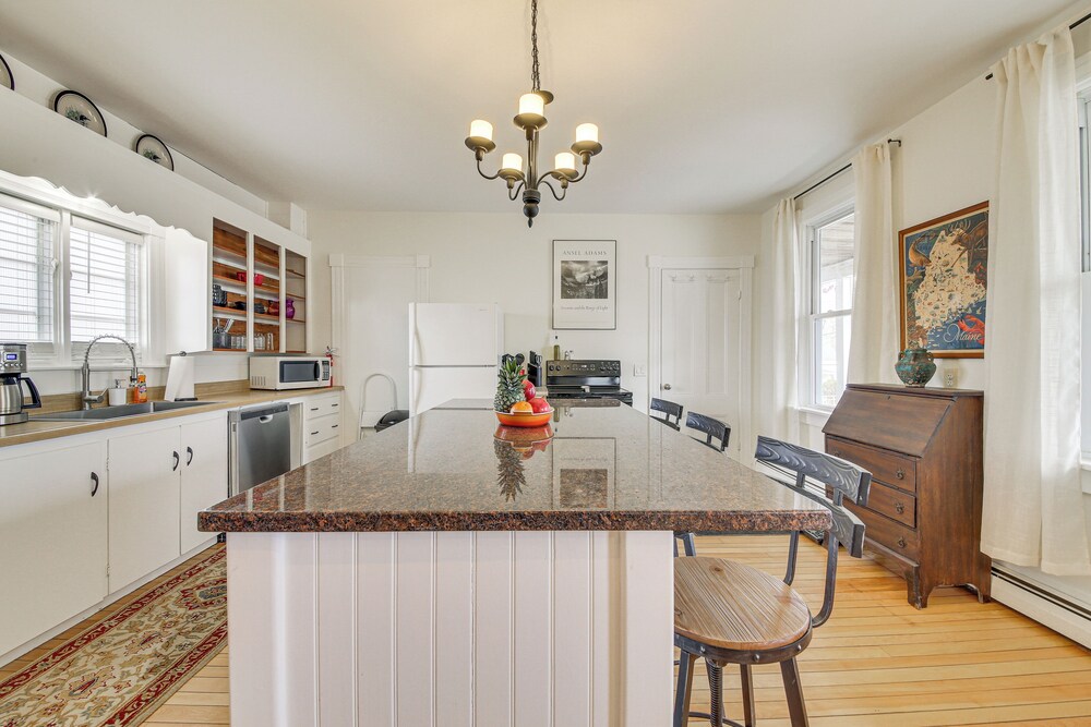 Tasteful Gardiner Triplex Near Downtown Augusta! - Gardiner, ME