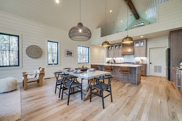 Luxury Broken Bow Cabin W/ Hot Tub On 3 Acres! - Broken Bow, OK