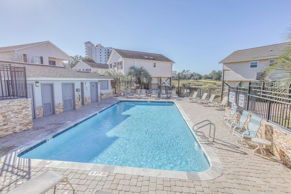 Walk To Beach: Home W/ Pool Access In Myrtle Beach - Myrtle Beach, SC
