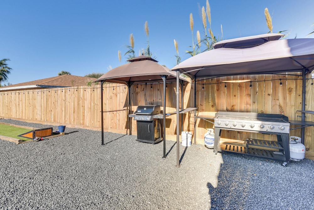 Galveston Getaway W/ Shared Yard, Walk To Seawall! - Galveston