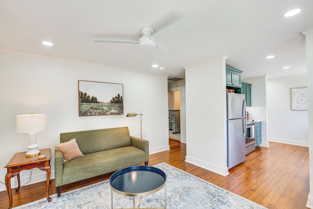2 Mi To Tyler Rose Garden: Vibrant Apartment! - Tyler, TX