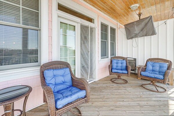 Breezy Kure Beach Home - Walk To Pier & Ocean! - Kure Beach, NC
